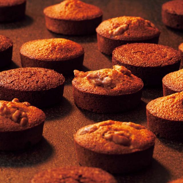 焼きたての“空港スイーツ”新登場！【ロイズ・チョコレートワールド】の本格的フランス焼き菓子 | SASARU [ささる]