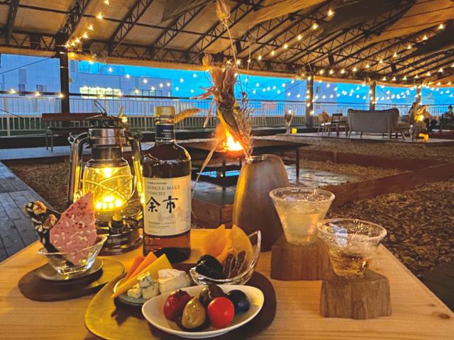 焚き火でくつろぐ「旭川まちなか焚き火Bar」がOMO7旭川（おも）by 星野リゾートで開催 | SASARU [ささる]